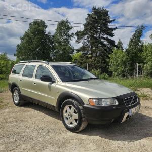 Green Volvo XC70 2005 in Riga, with an engine capacity of 2.50 L and mileage of 275 thousand km for 3990 €, photo 4 on AUTOMOTO.COM.LV