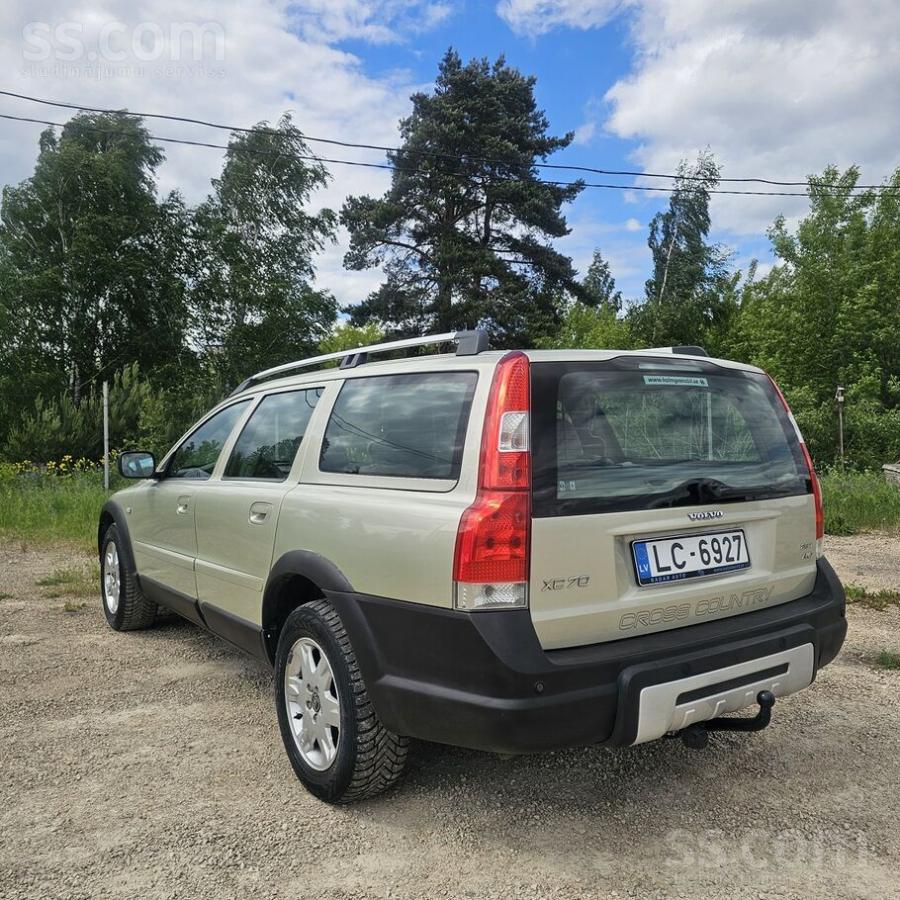 Green Volvo XC70 2005 in Riga, with an engine capacity of 2.50 L and mileage of 275 thousand km for 3990 €, photo 5 on AUTOMOTO.COM.LV