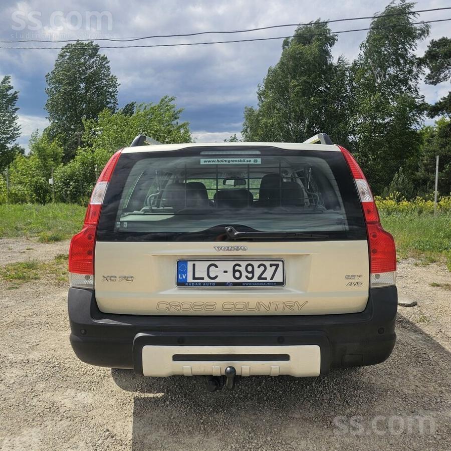 Green Volvo XC70 2005 in Riga, with an engine capacity of 2.50 L and mileage of 275 thousand km for 3990 €, photo 6 on AUTOMOTO.COM.LV