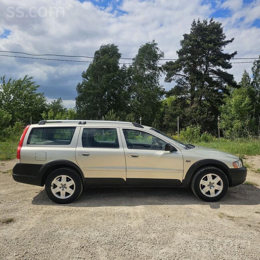 Green Volvo XC70 2005 in Riga, with an engine capacity of 2.50 L and mileage of 275 thousand km for 3990 €, photo 8 on AUTOMOTO.COM.LV
