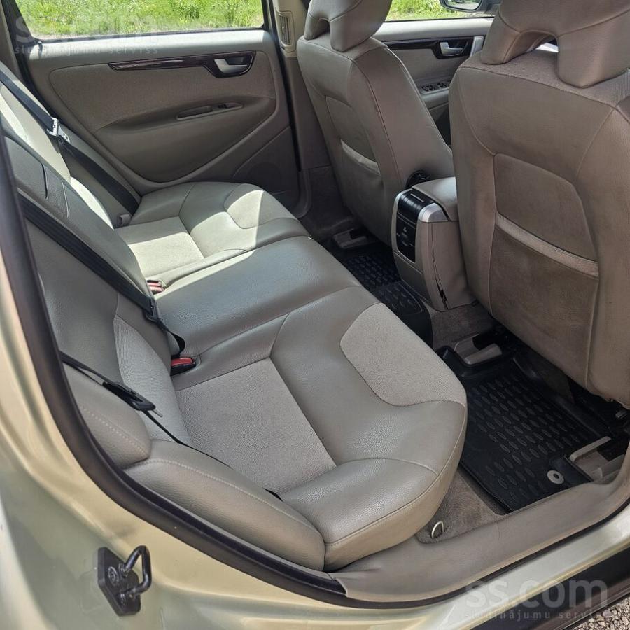 Green Volvo XC70 2005 in Riga, with an engine capacity of 2.50 L and mileage of 275 thousand km for 3990 €, photo 11 on AUTOMOTO.COM.LV