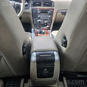 Green Volvo XC70 2005 in Riga, with an engine capacity of 2.50 L and mileage of 275 thousand km for 3990 €, photo 12 on AUTOMOTO.COM.LV