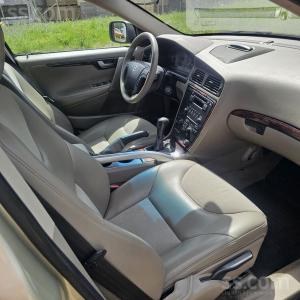 Green Volvo XC70 2005 in Riga, with an engine capacity of 2.50 L and mileage of 275 thousand km for 3990 €, photo 13 on AUTOMOTO.COM.LV