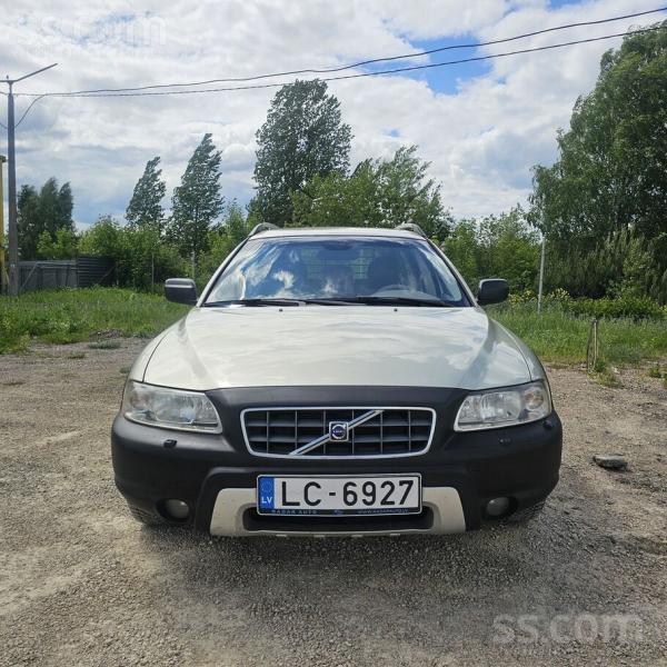 Green Volvo XC70 2005 in Riga, with an engine capacity of 2.50 L and mileage of 275 thousand km for 3990 €, photo 3 on AUTOMOTO.COM.LV