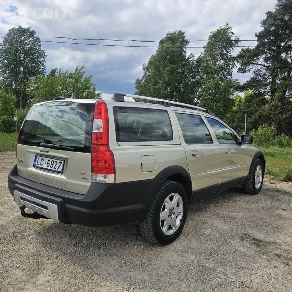 Green Volvo XC70 2005 in Riga, with an engine capacity of 2.50 L and mileage of 275 thousand km for 3990 €, photo 7 on AUTOMOTO.COM.LV