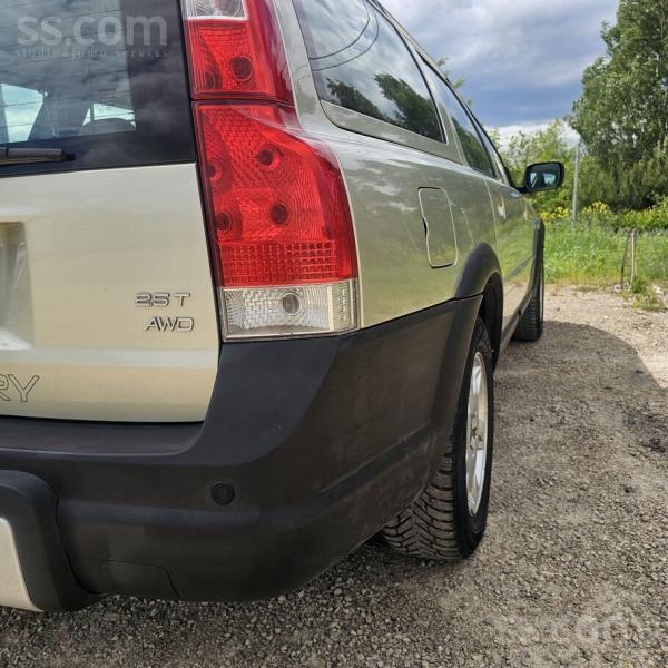 Green Volvo XC70 2005 in Riga, with an engine capacity of 2.50 L and mileage of 275 thousand km for 3990 €, photo 9 on AUTOMOTO.COM.LV