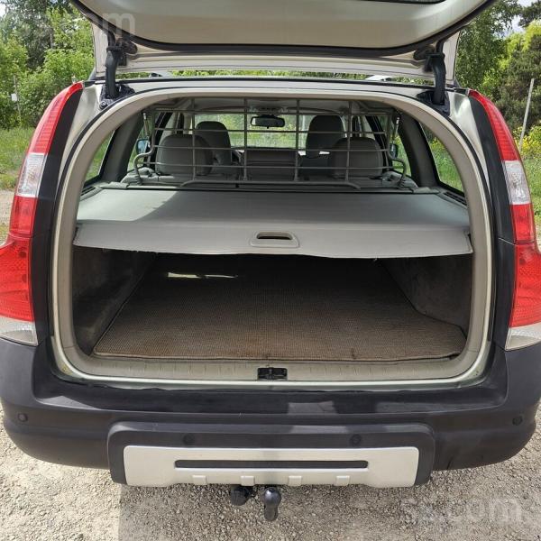 Green Volvo XC70 2005 in Riga, with an engine capacity of 2.50 L and mileage of 275 thousand km for 3990 €, photo 10 on AUTOMOTO.COM.LV