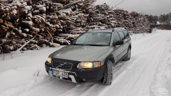 Green Volvo XC70 2006 in Vilnius, with an engine capacity of 2.50 L and mileage of 359 thousand km for 3750 €, photo 1 on AUTOMOTO.COM.LV