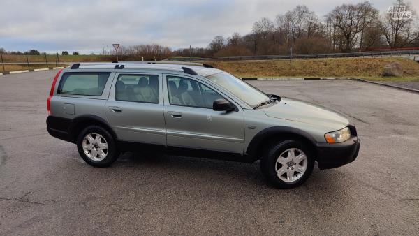Green Volvo XC70 2006 in Vilnius, with an engine capacity of 2.50 L and mileage of 359 thousand km for 3750 €, photo 3 on AUTOMOTO.COM.LV
