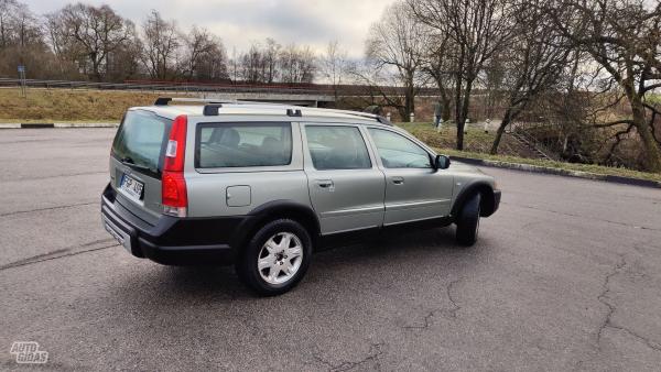 Green Volvo XC70 2006 in Vilnius, with an engine capacity of 2.50 L and mileage of 359 thousand km for 3750 €, photo 5 on AUTOMOTO.COM.LV