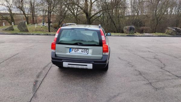 Green Volvo XC70 2006 in Vilnius, with an engine capacity of 2.50 L and mileage of 359 thousand km for 3750 €, photo 8 on AUTOMOTO.COM.LV