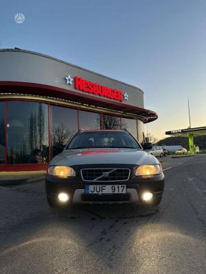 Green Volvo XC70 2006 in Vilnius, with an engine capacity of 2.40 L and mileage of 440 thousand km for 1799 €, photo 2 on AUTOMOTO.COM.LV
