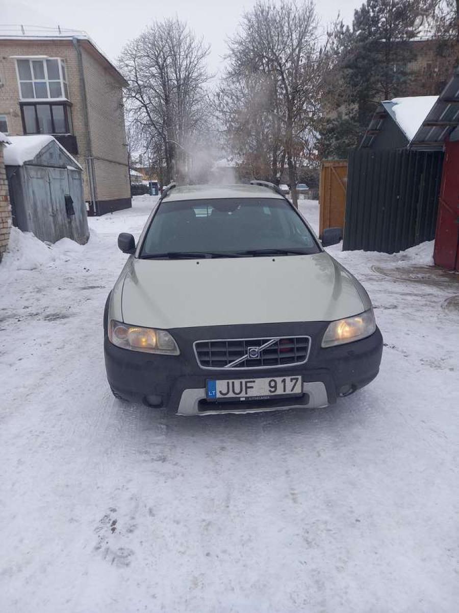 Green Volvo XC70 2006 in Kaunas, with an engine capacity of 2.40 L and mileage of 440 thousand km for 3200 €, photo 2 on AUTOMOTO.COM.LV