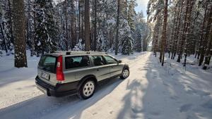 Green Volvo XC70 2006 in Vilnius, with an engine capacity of 2.52 L and mileage of 360 thousand km for 3750 €, photo  on AUTOMOTO.COM.LV
