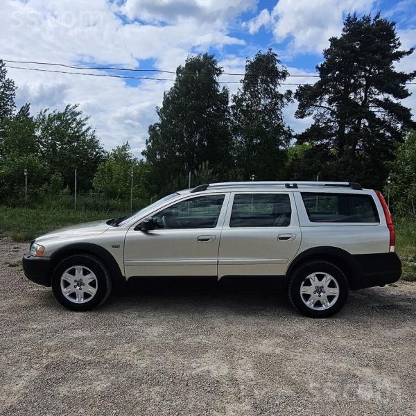 Green Volvo XC70 2006 in Riga, with an engine capacity of 2.50 L and mileage of 275 thousand km for 4250 €, photo 8 on AUTOMOTO.COM.LV