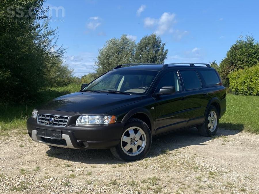 Green Volvo XC70 2006 in Riga, with an engine capacity of 2.40 L and mileage of 343 thousand km for 4400 €, photo 4 on AUTOMOTO.COM.LV