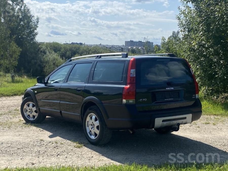 Green Volvo XC70 2006 in Riga, with an engine capacity of 2.40 L and mileage of 343 thousand km for 4400 €, photo 10 on AUTOMOTO.COM.LV