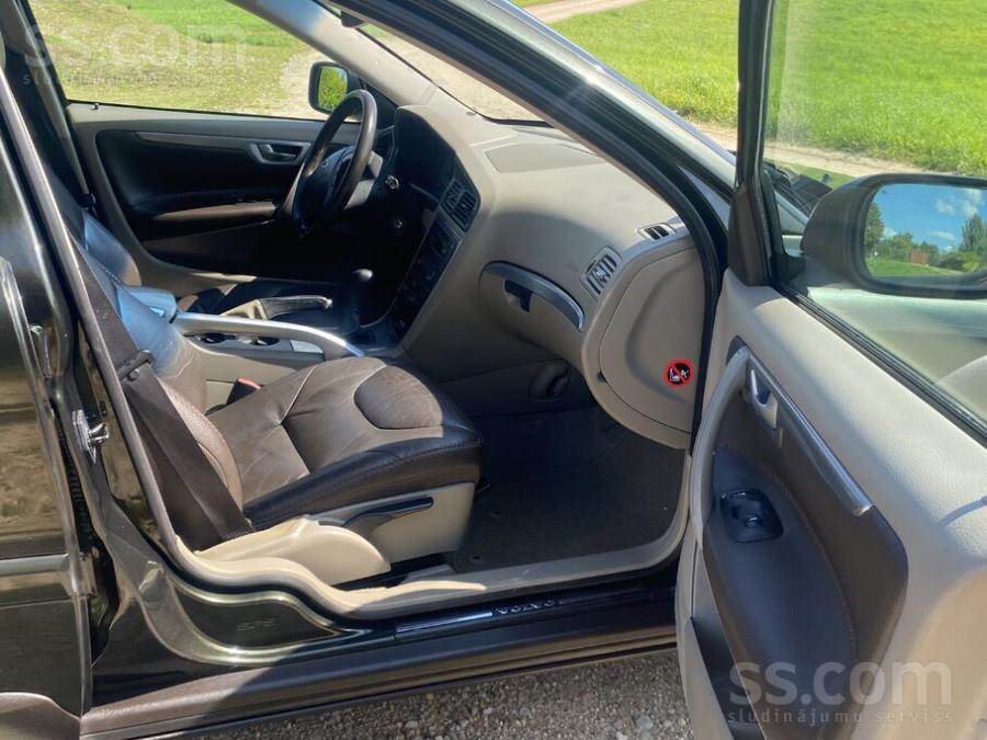 Green Volvo XC70 2006 in Riga, with an engine capacity of 2.40 L and mileage of 343 thousand km for 4400 €, photo 16 on AUTOMOTO.COM.LV