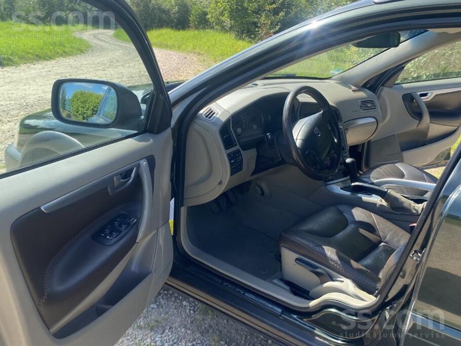 Green Volvo XC70 2006 in Riga, with an engine capacity of 2.40 L and mileage of 343 thousand km for 4400 €, photo 17 on AUTOMOTO.COM.LV