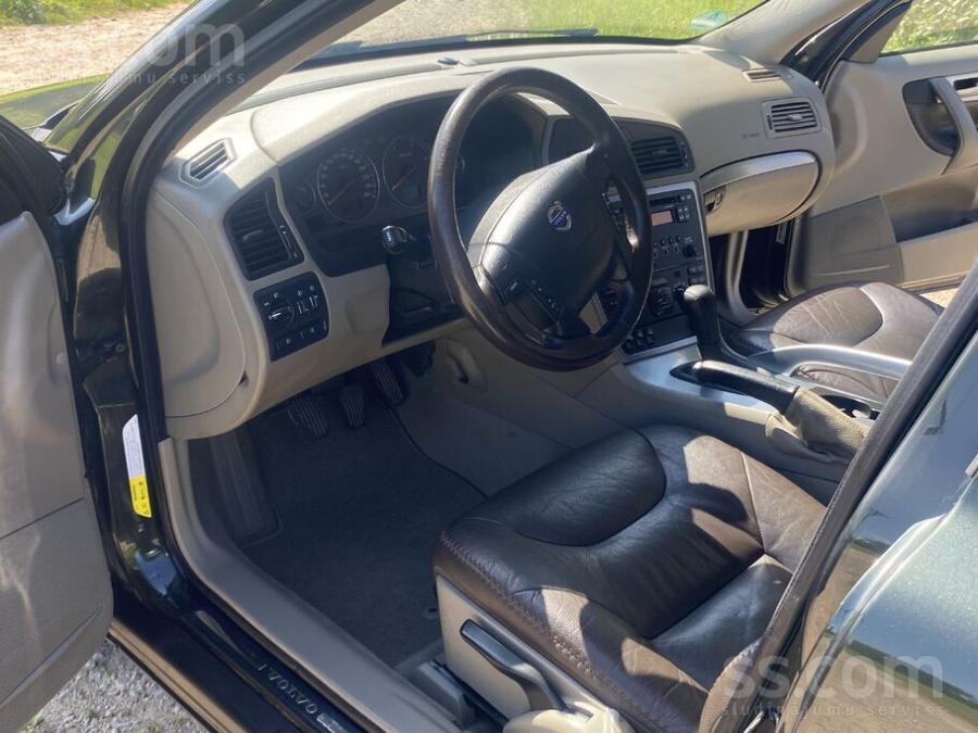 Green Volvo XC70 2006 in Riga, with an engine capacity of 2.40 L and mileage of 343 thousand km for 4400 €, photo 18 on AUTOMOTO.COM.LV