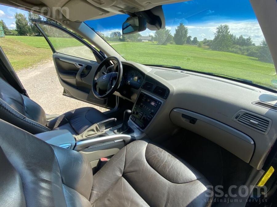 Green Volvo XC70 2006 in Riga, with an engine capacity of 2.40 L and mileage of 343 thousand km for 4400 €, photo 20 on AUTOMOTO.COM.LV