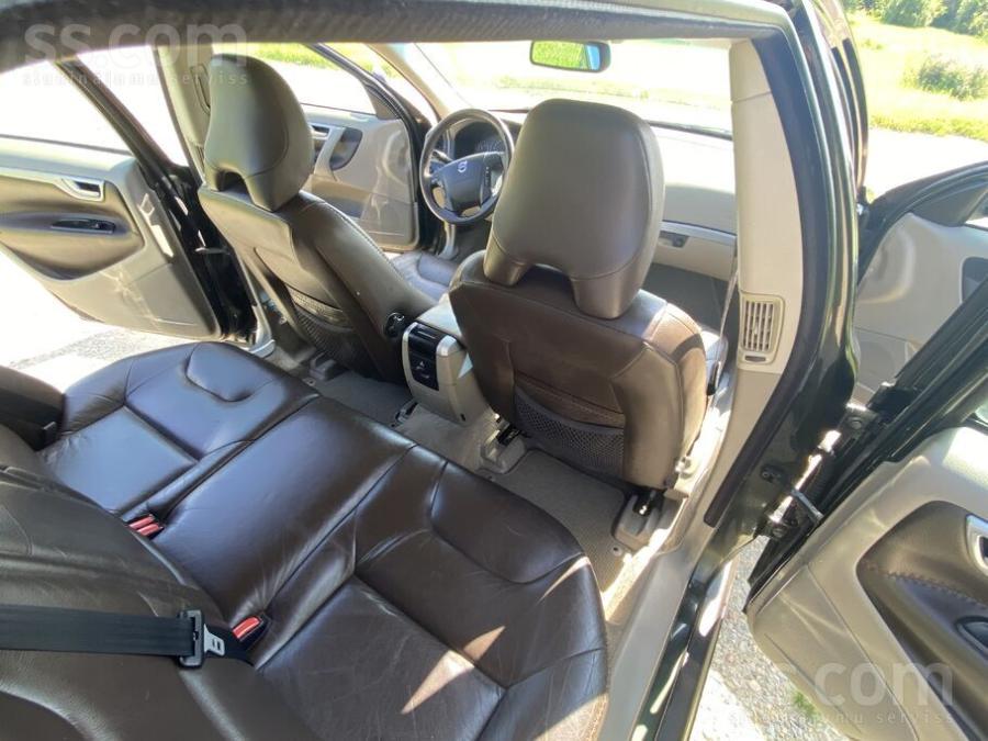 Green Volvo XC70 2006 in Riga, with an engine capacity of 2.40 L and mileage of 343 thousand km for 4400 €, photo 21 on AUTOMOTO.COM.LV
