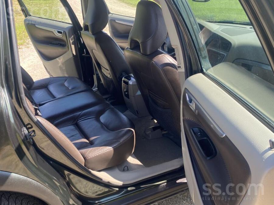 Green Volvo XC70 2006 in Riga, with an engine capacity of 2.40 L and mileage of 343 thousand km for 4400 €, photo 22 on AUTOMOTO.COM.LV