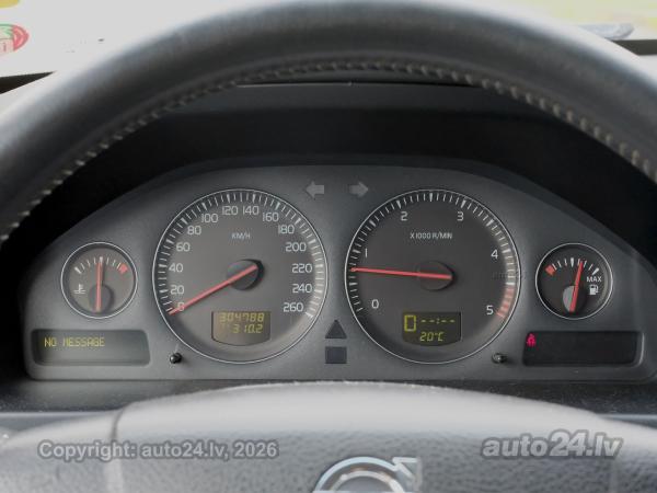 Zaļš Volvo XC70 2006 Tallina, ar dzinēja tilpumu 2.40 L un nobraukumu 305 tūkst. km par 4400 €, foto 5 vietnē AUTOMOTO.COM.LV