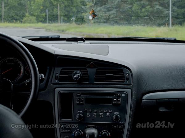 Zaļš Volvo XC70 2006 Tallina, ar dzinēja tilpumu 2.40 L un nobraukumu 305 tūkst. km par 4400 €, foto 7 vietnē AUTOMOTO.COM.LV