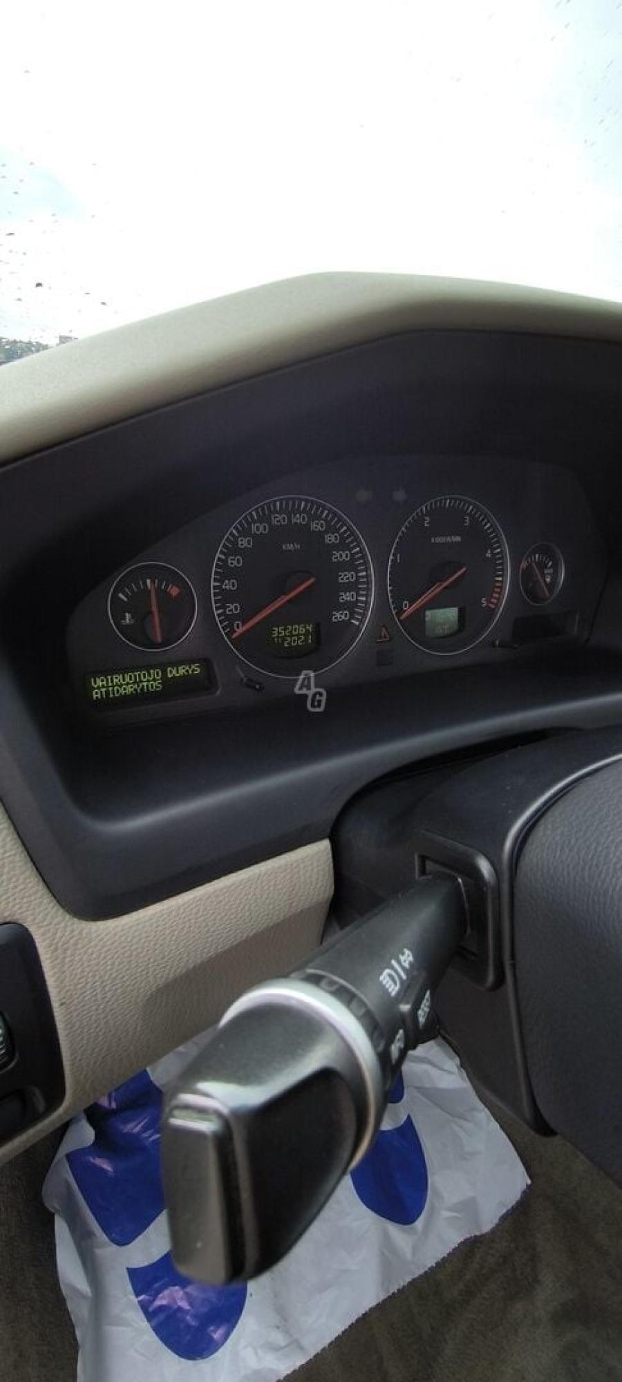 Green Volvo XC70 2007 in Kaunas, with an engine capacity of 2.40 L and mileage of 352 thousand km for 3500 €, photo 10 on AUTOMOTO.COM.LV