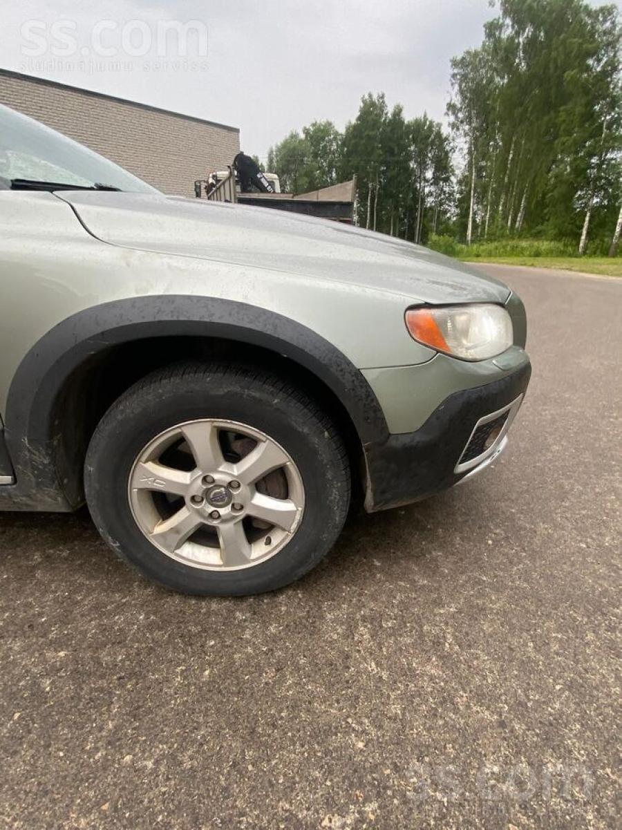 Zaļš Volvo XC70 2007 Ogre, ar dzinēja tilpumu 2.40 L un nobraukumu 370 tūkst. km par 3200 €, foto 5 vietnē AUTOMOTO.COM.LV