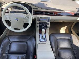 Green Volvo XC70 2007 in Vilnius, with an engine capacity of 2.40 L and mileage of 349 thousand km for 5950 €, photo 9 on AUTOMOTO.COM.LV