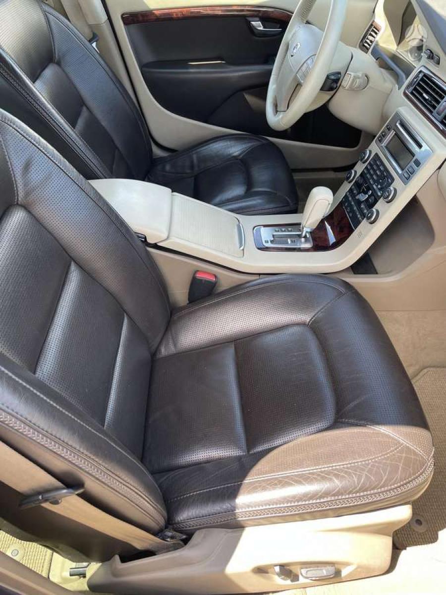Green Volvo XC70 2007 in Vilnius, with an engine capacity of 2.40 L and mileage of 349 thousand km for 5950 €, photo 11 on AUTOMOTO.COM.LV