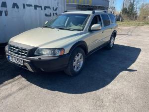 Green Volvo XC70 2007 in Riga, with an engine capacity of 2.40 L and mileage of 363 thousand km for 3999 €, photo 3 on AUTOMOTO.COM.LV