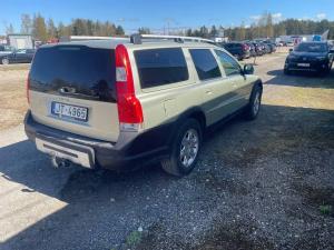 Green Volvo XC70 2007 in Riga, with an engine capacity of 2.40 L and mileage of 363 thousand km for 3999 €, photo 5 on AUTOMOTO.COM.LV