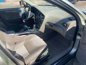 Green Volvo XC70 2007 in Riga, with an engine capacity of 2.40 L and mileage of 363 thousand km for 3999 €, photo 10 on AUTOMOTO.COM.LV