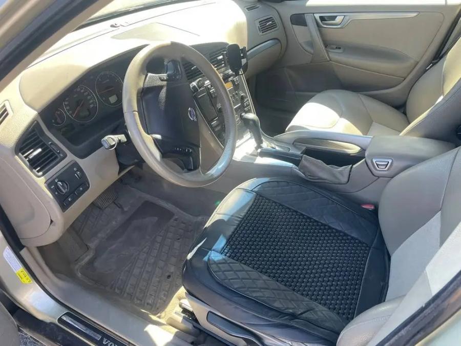 Green Volvo XC70 2007 in Riga, with an engine capacity of 2.40 L and mileage of 363 thousand km for 3999 €, photo 12 on AUTOMOTO.COM.LV