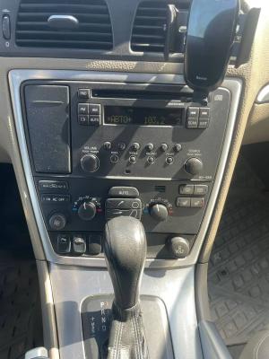 Green Volvo XC70 2007 in Riga, with an engine capacity of 2.40 L and mileage of 363 thousand km for 3999 €, photo 22 on AUTOMOTO.COM.LV