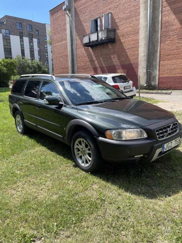 Green Volvo XC70 2007 in Vilnius, with an engine capacity of 2.40 L and mileage of 338 thousand km for 3500 €, photo 4 on AUTOMOTO.COM.LV
