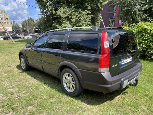 Green Volvo XC70 2007 in Vilnius, with an engine capacity of 2.40 L and mileage of 338 thousand km for 3500 €, photo 8 on AUTOMOTO.COM.LV