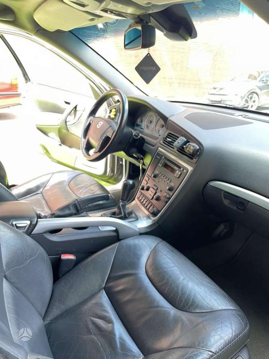 Zaļš Volvo XC70 2007 Viļņa, ar dzinēja tilpumu 2.40 L un nobraukumu 338 tūkst. km par 3500 €, foto 22 vietnē AUTOMOTO.COM.LV