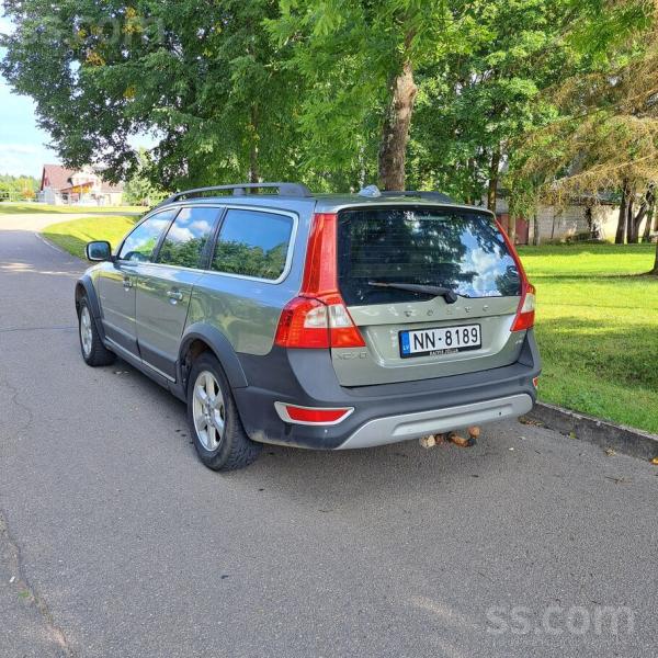 Green Volvo XC70 2007 in Rezekne, with an engine capacity of 2.40 L and mileage of 0 thousand km for 2850 €, photo 6 on AUTOMOTO.COM.LV