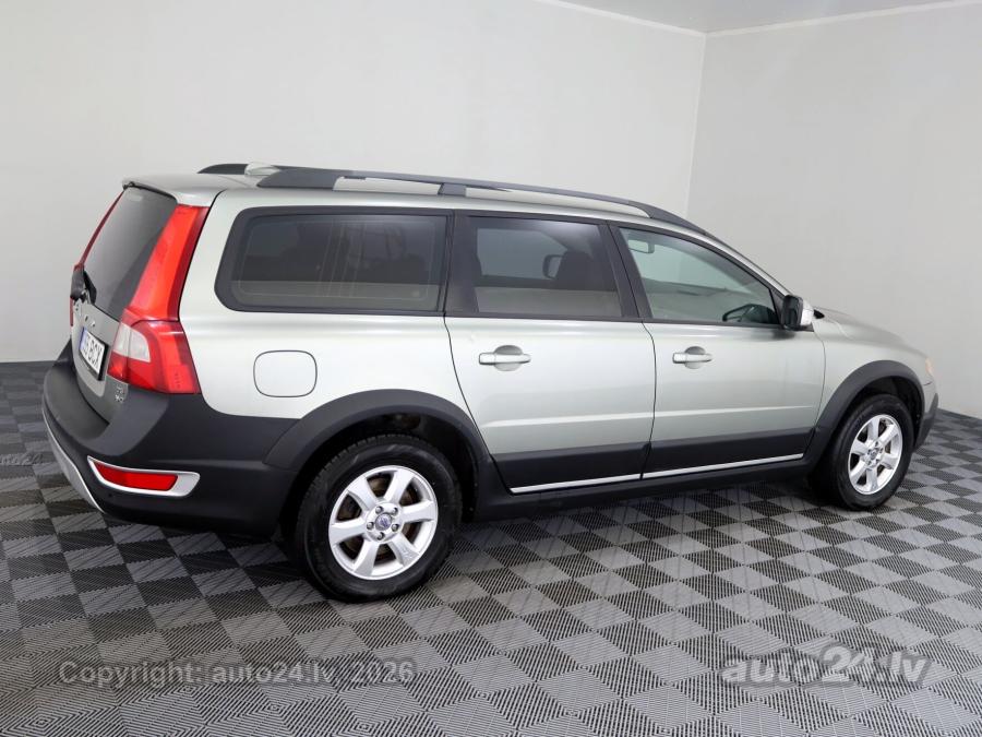 Green Volvo XC70 2007 in Tallinn, with an engine capacity of 2.40 L and mileage of 318 thousand km for 3199 €, photo 4 on AUTOMOTO.COM.LV