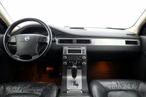Green Volvo XC70 2007 in Tallinn, with an engine capacity of 2.40 L and mileage of 318 thousand km for 3199 €, photo 6 on AUTOMOTO.COM.LV