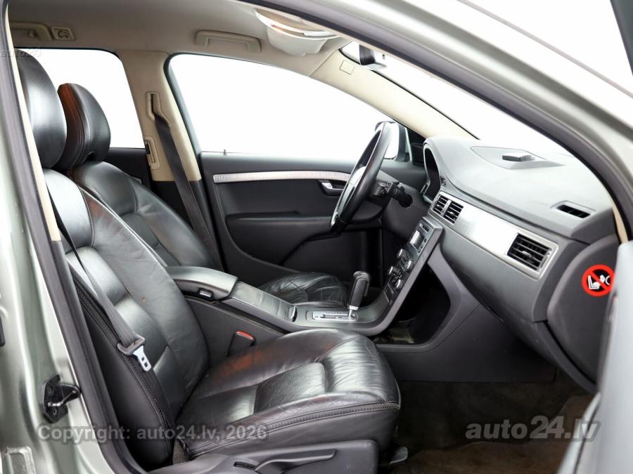 Green Volvo XC70 2007 in Tallinn, with an engine capacity of 2.40 L and mileage of 318 thousand km for 3199 €, photo 7 on AUTOMOTO.COM.LV