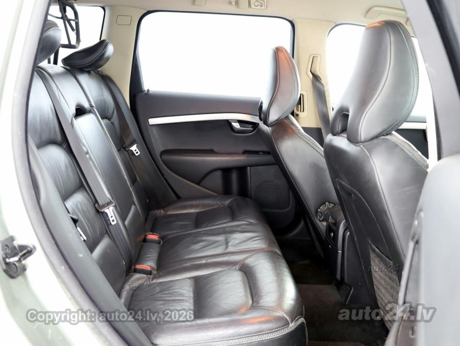 Green Volvo XC70 2007 in Tallinn, with an engine capacity of 2.40 L and mileage of 318 thousand km for 3199 €, photo 8 on AUTOMOTO.COM.LV