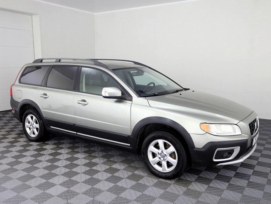 Green Volvo XC70 2007 in Tallinn, with an engine capacity of 2.40 L and mileage of 318 thousand km for 3199 €, photo 1 on AUTOMOTO.COM.LV
