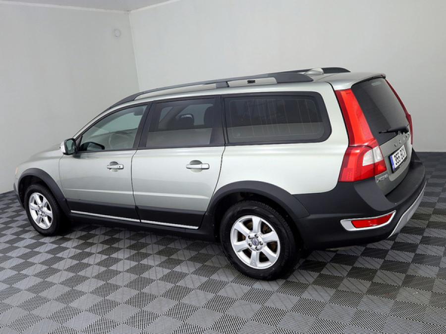 Green Volvo XC70 2007 in Tallinn, with an engine capacity of 2.40 L and mileage of 318 thousand km for 3199 €, photo 5 on AUTOMOTO.COM.LV