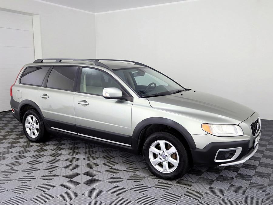 Green Volvo XC70 2007 in Tallinn, with an engine capacity of 2.40 L and mileage of 318 thousand km for 3199 €, photo 9 on AUTOMOTO.COM.LV