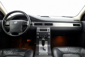 Green Volvo XC70 2007 in Tallinn, with an engine capacity of 2.40 L and mileage of 318 thousand km for 3199 €, photo 13 on AUTOMOTO.COM.LV